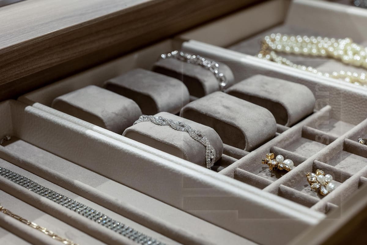 Custom Jewelry Display Cases for Your Walk-In Wardrobe