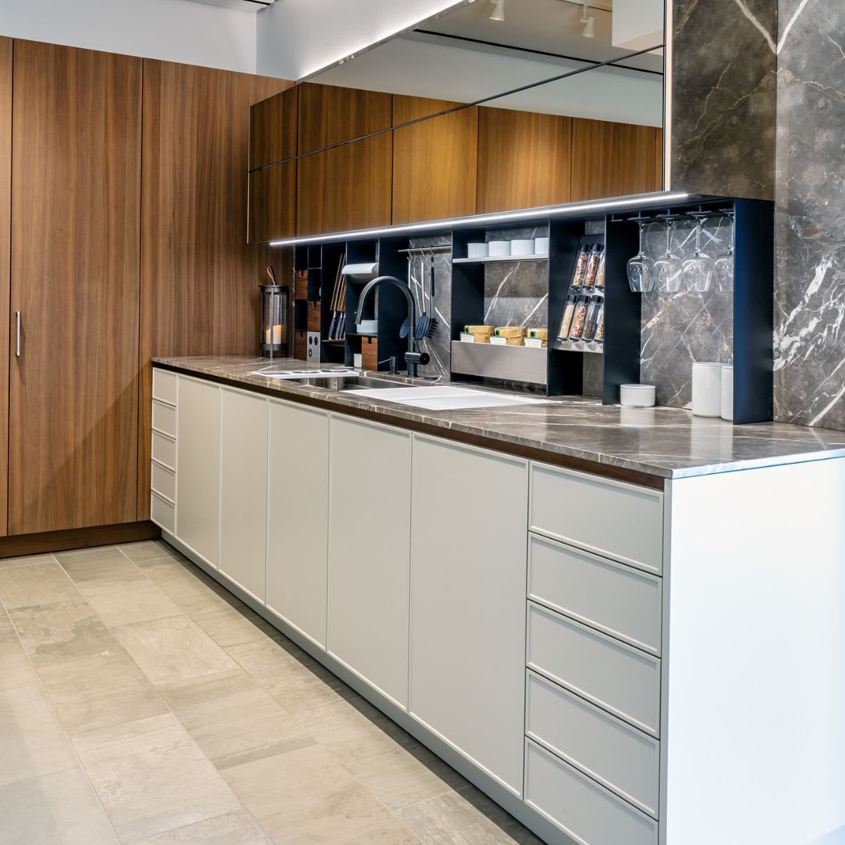 Luxury Transitional Kitchen Design