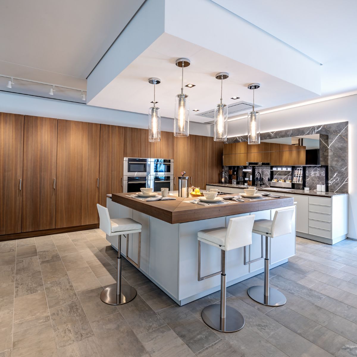 Luxury Transitional Kitchen Design