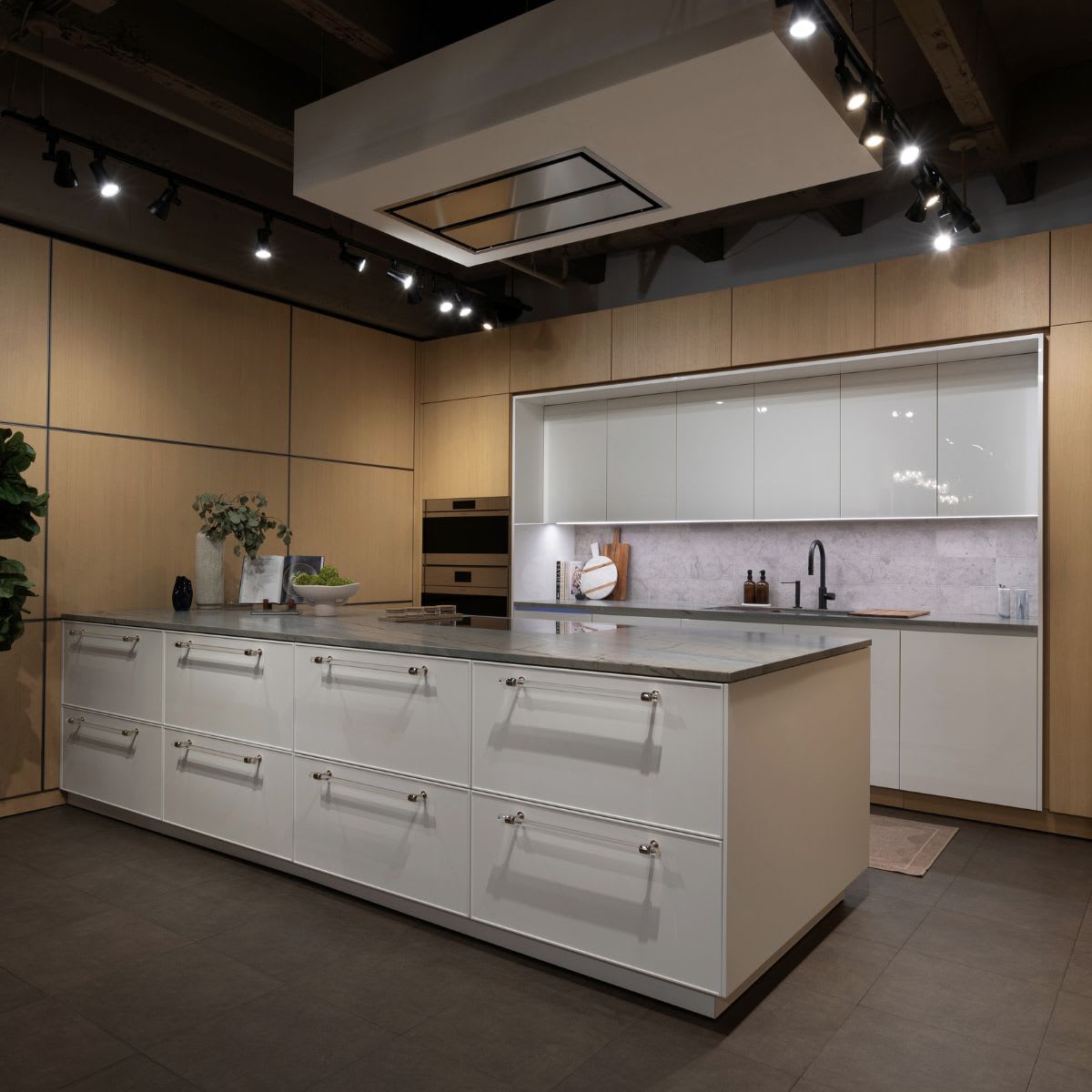 Luxury Transitional Kitchen Design