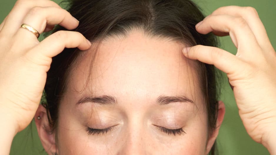 Face-Yoga-Übungen: Gesicht straffen und Kiefer entspannen