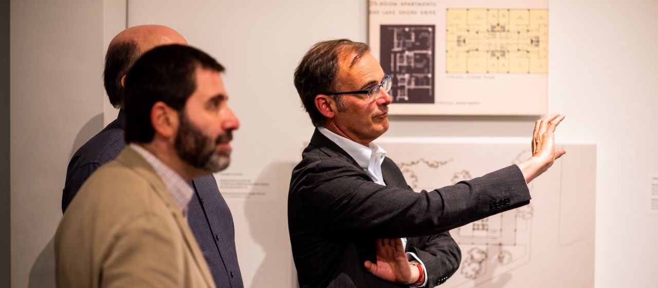 Tours | Elmhurst Art Museum