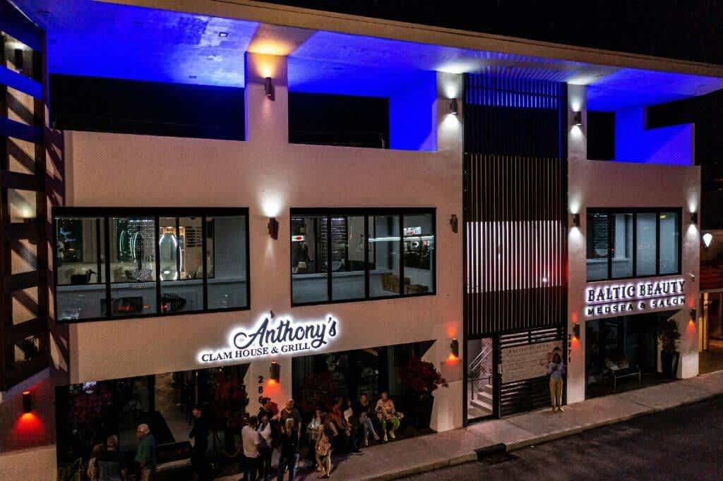 Order Anthony's Clam House and Grill