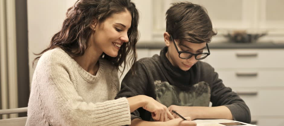 Vill du jobba med barn och ungdomar? Bli elevassistent!