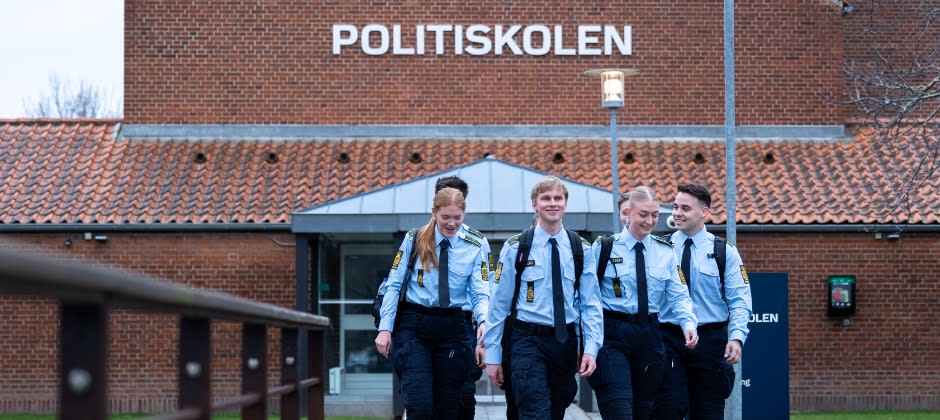 Politibetjent uddannelse - bliv politibetjent på 2 år og 4 mdr.