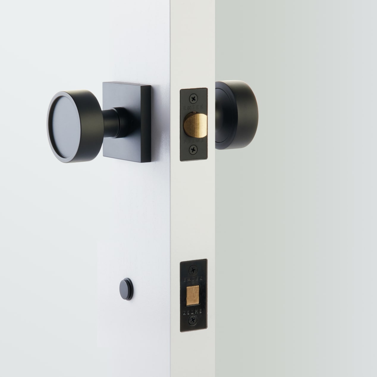 Watford Single Rosette Privacy Bolt | Emtek