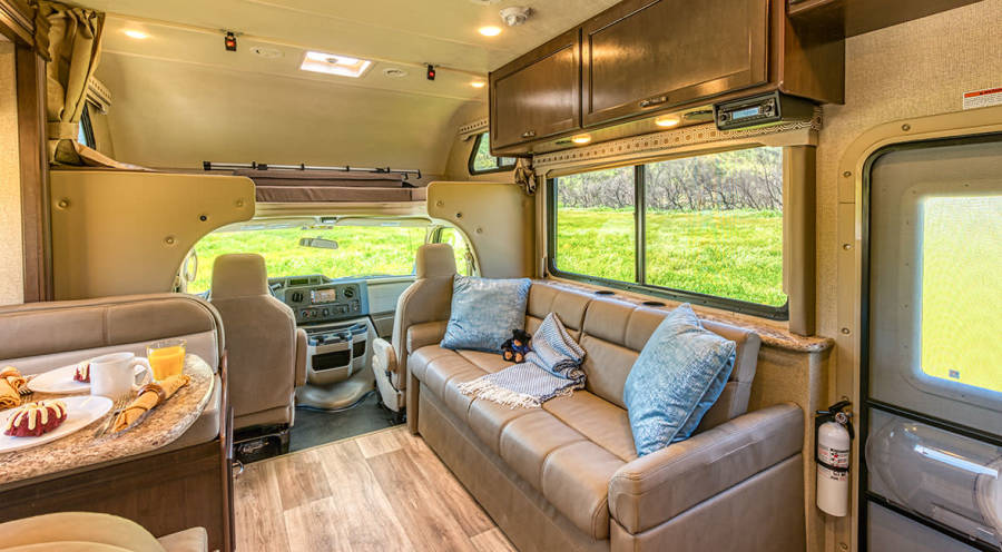 7 personers C28-30 autocamper fra Road Bear - MyPlanet Rejser