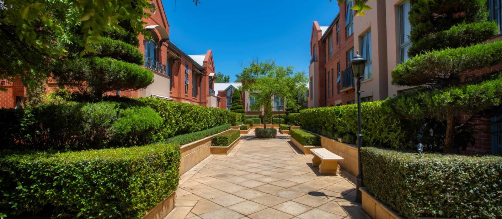 Majestic Old Lion Apartment Hotel in Australia | ENCHANTING TRAVELS