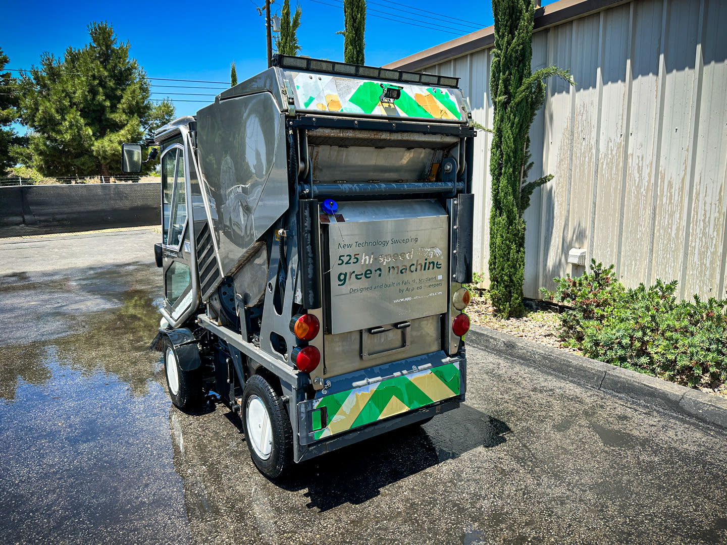 Tennant Green Machine 525 Sweeper For Sale | equipX
