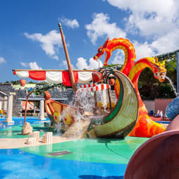 Accommodation is located across Clarys Plage and neighbouring Mouettes ...