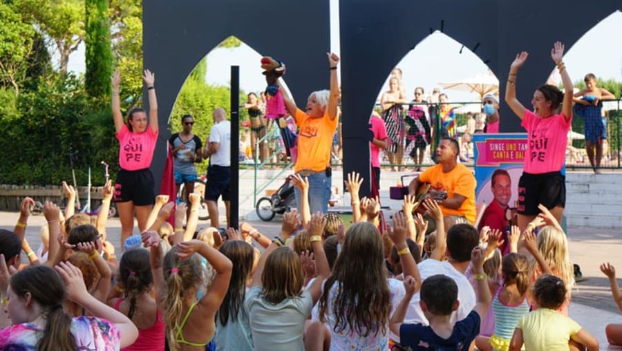 Camping mit Disco | Eurocamp