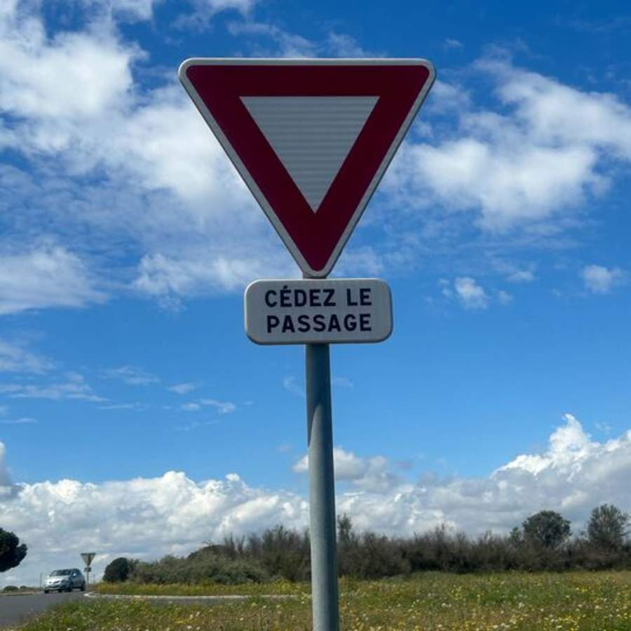 Driving in France: Rules and Requirements | Eurocamp