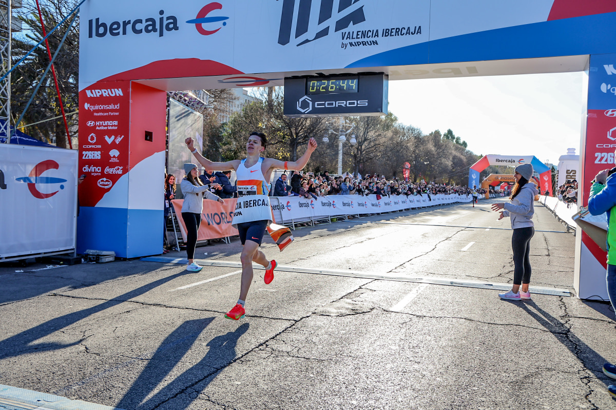 European record! Almgren smashes his European 10km record with 26:45 in ...