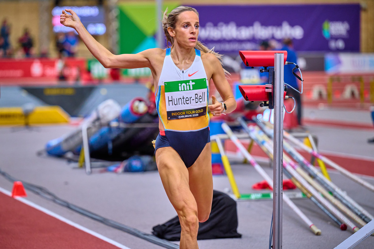 A 28.82 last lap! Hunter Bell kicks to 4:00.04 1500m in Karlsruhe