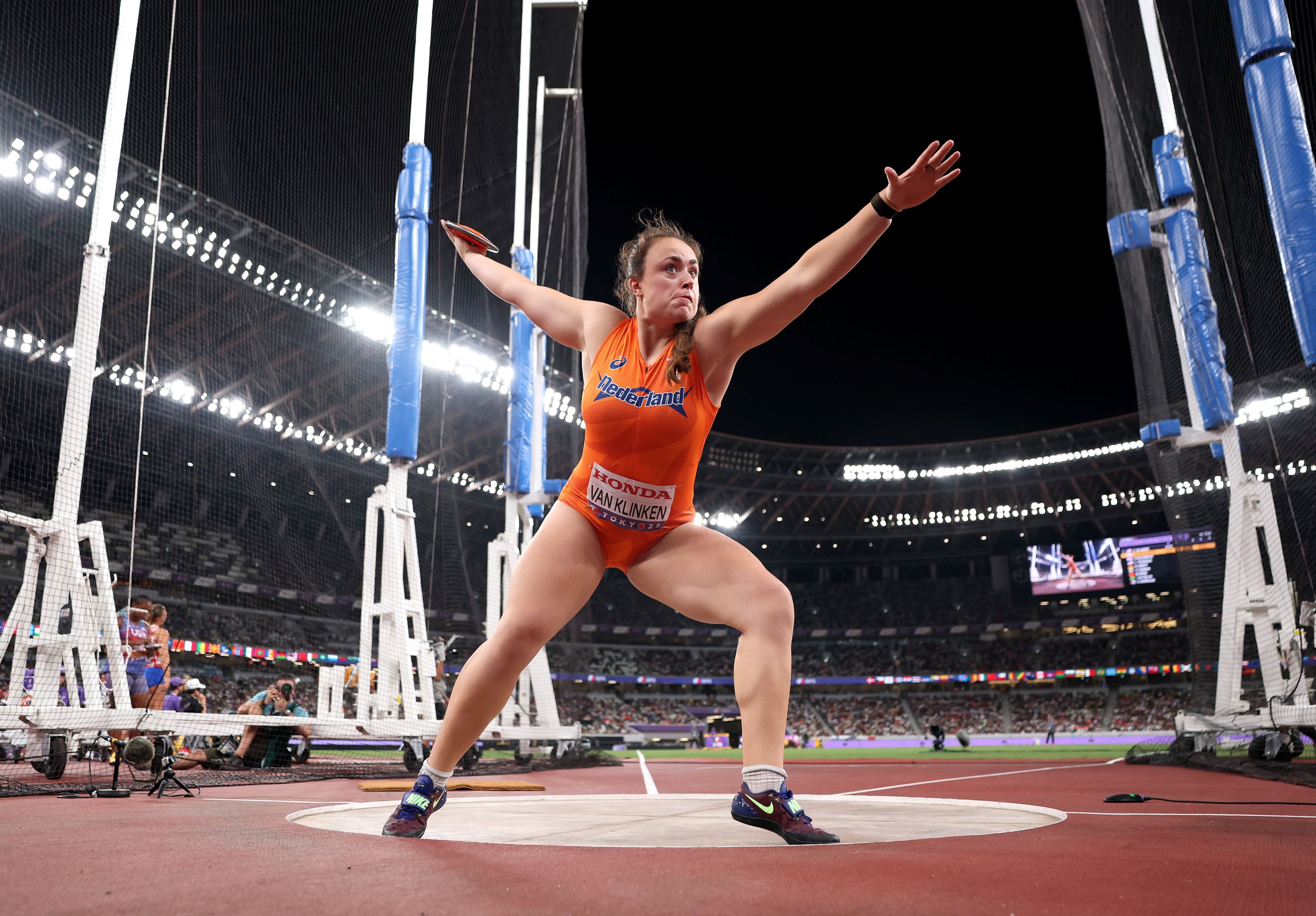 Van Klinken wins her first global medal in women's discus
