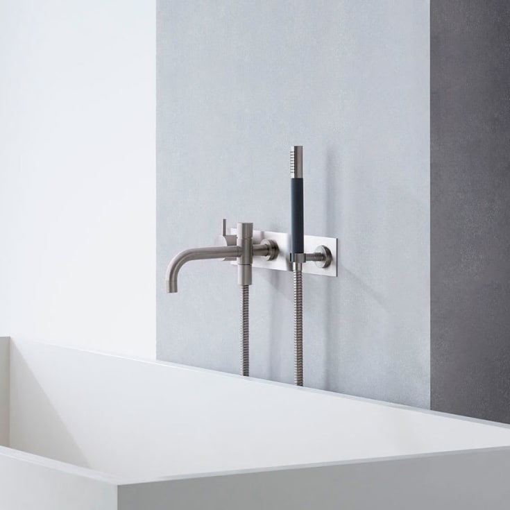 Vola 2143DT8 badkarsblandare med duschset, krom | 2143DT8-16