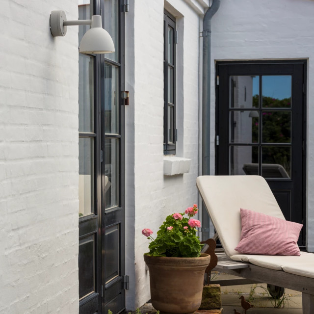 Louis Poulsen Toldbod 220 utelys vegg, sort | 5743151907