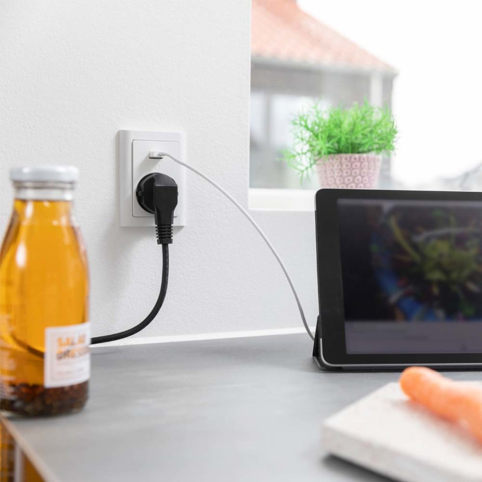 LK Fuga USB-C stikkontakt i hvid | Hurtig opladning | Køb nu