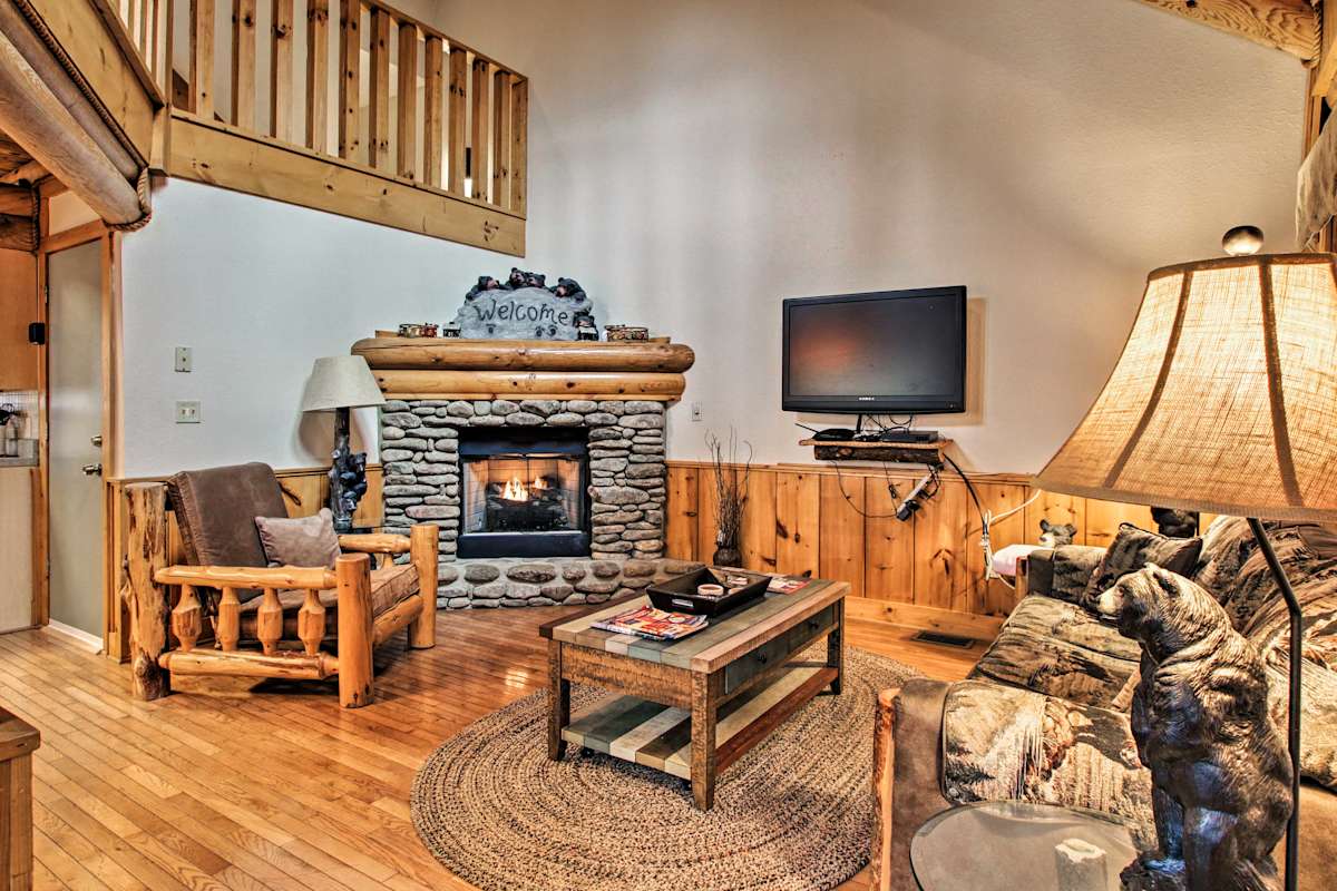 Pigeon Forge Vacation Rental: 1 Mi to Dollywood | Evolve