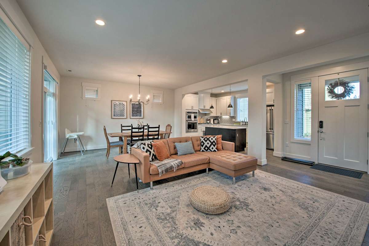 Modern Seattle Area Home Near Parks + Beaches - Bothell, WA | Evolve