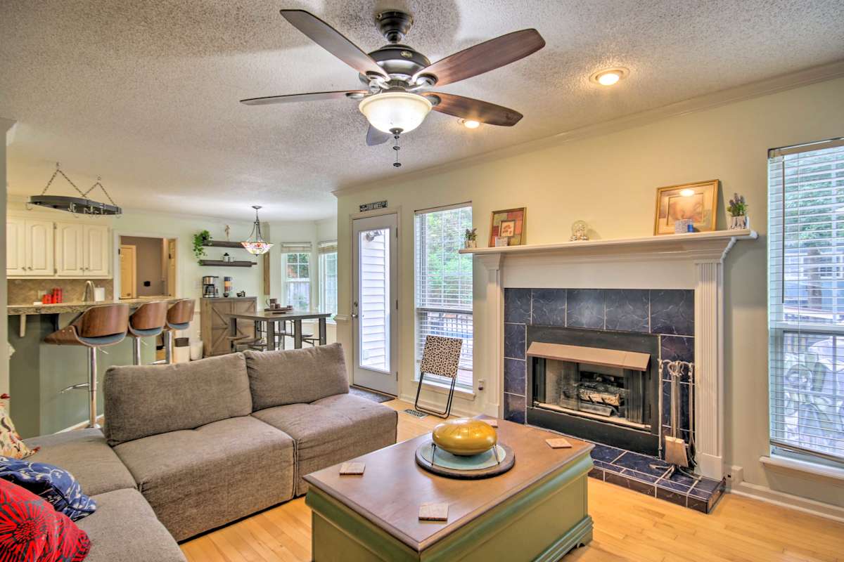 Martinez Retreat w/ Seasonal Pool: 9 Mi to Masters | Evolve