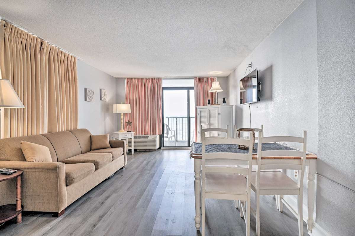 Dog-Friendly Resort Retreat: Steps to Beach! - Myrtle Beach, SC | Evolve