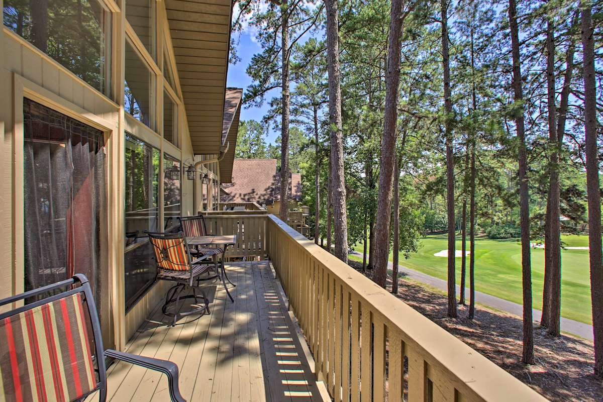 Keowee Key Resort Condo w/ Deck & Pool Access! - Salem, SC | Evolve