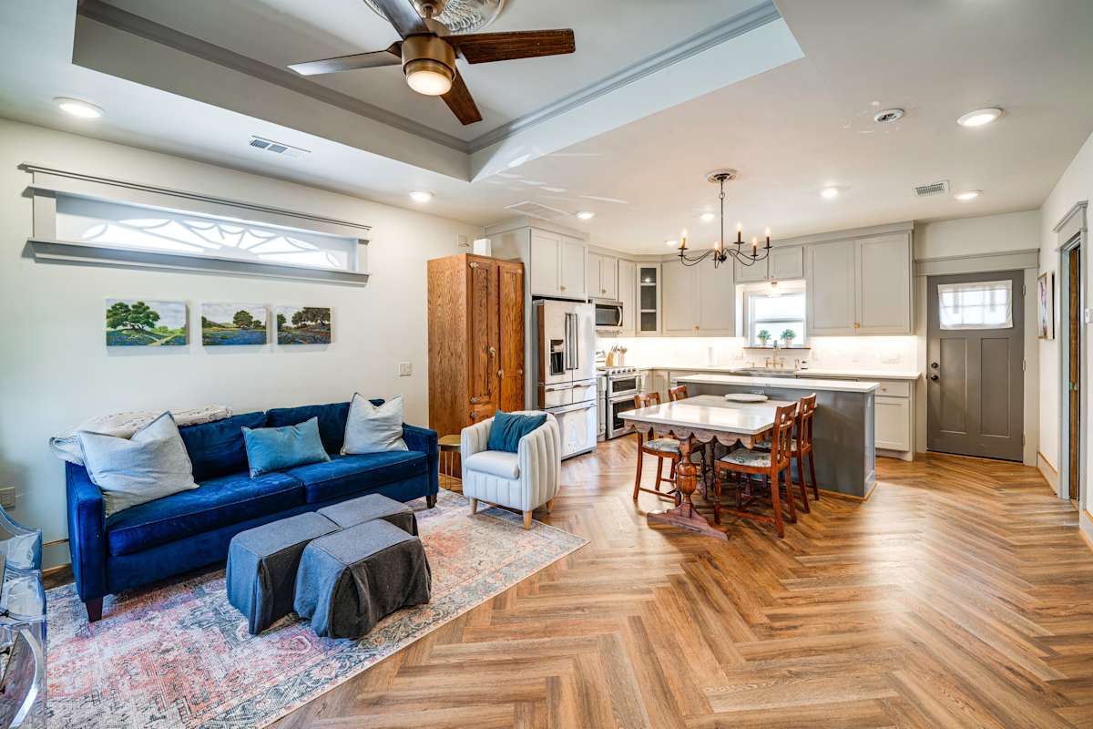 Walkable Dallas Bungalow: 4 Mi to Downtown | Evolve