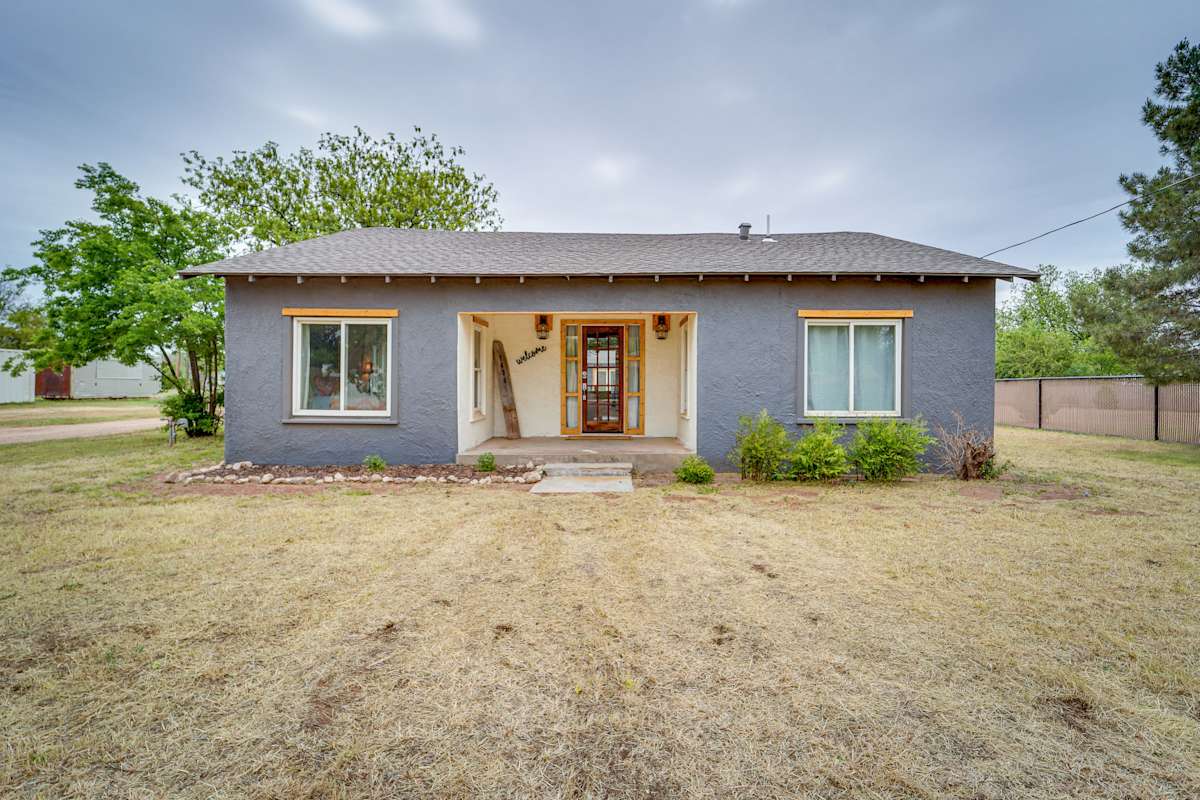 Pet-Friendly North Texas Home w/ Spacious Yard! - Haskell, TX | Evolve Pet-Friendly North Texas Home w/ Spacious Yard! - Haskell, TX | Evolve