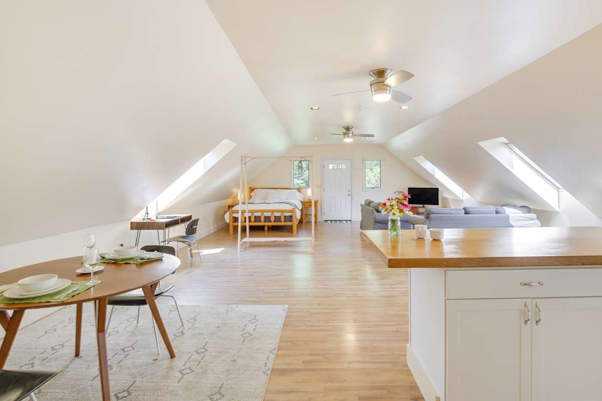 Beautiful West Bath Apt: Waterfront | Evolve