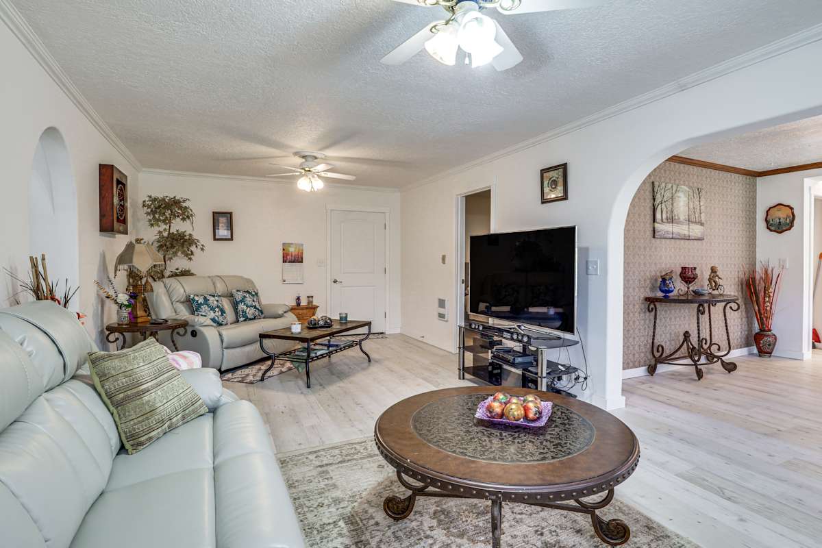 Salem Getaway w/ Hot Tub Near Parks & Boating! | Evolve