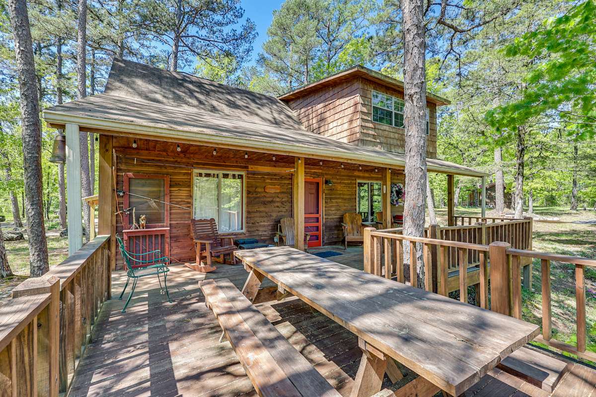 Cozy Oden Oasis w/ On-Site Fishing Creek & Deck! - Pine Ridge, AR | Evolve
