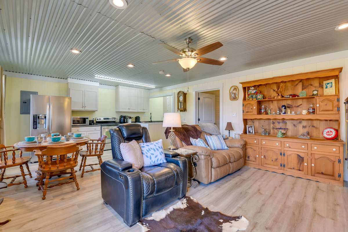 Alabama Lakefront Getaway w/ Kayaks & Patio - Andalusia, AL | Evolve