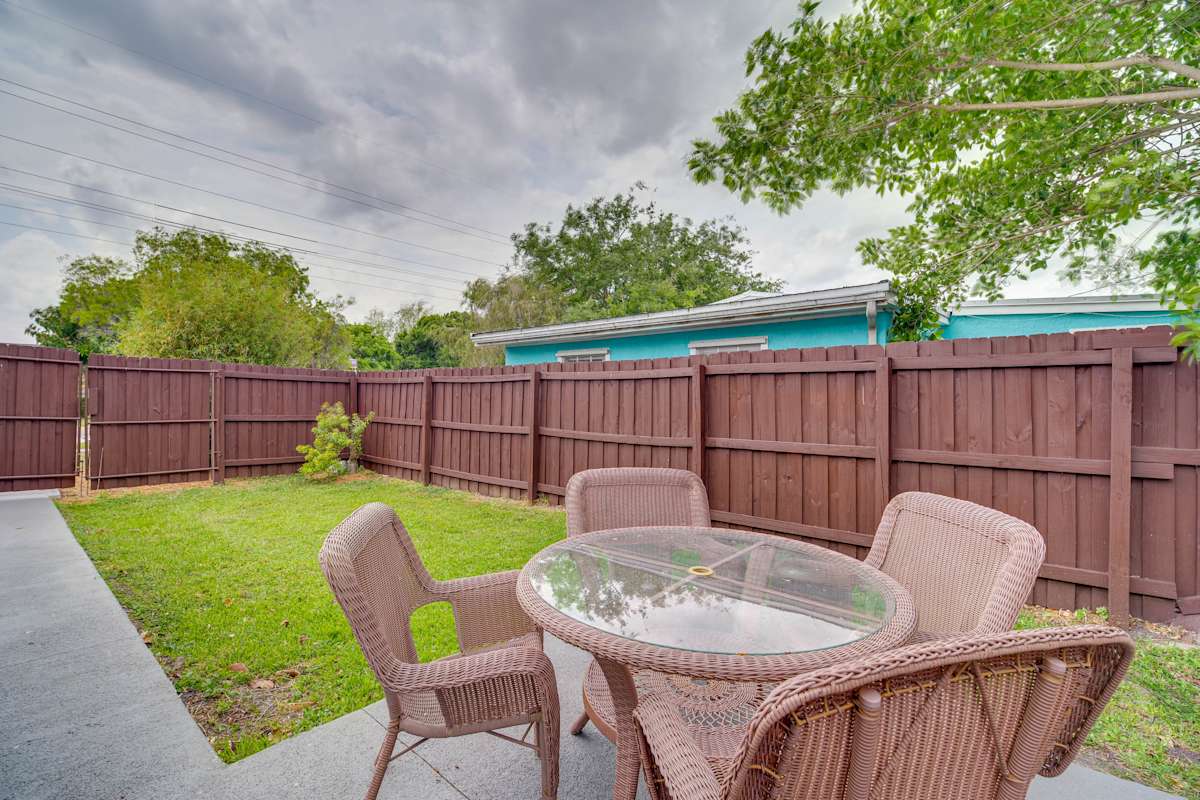 Vero Beach Studio w/ Shared Patio ~ 3 Mi to Beach! | Evolve