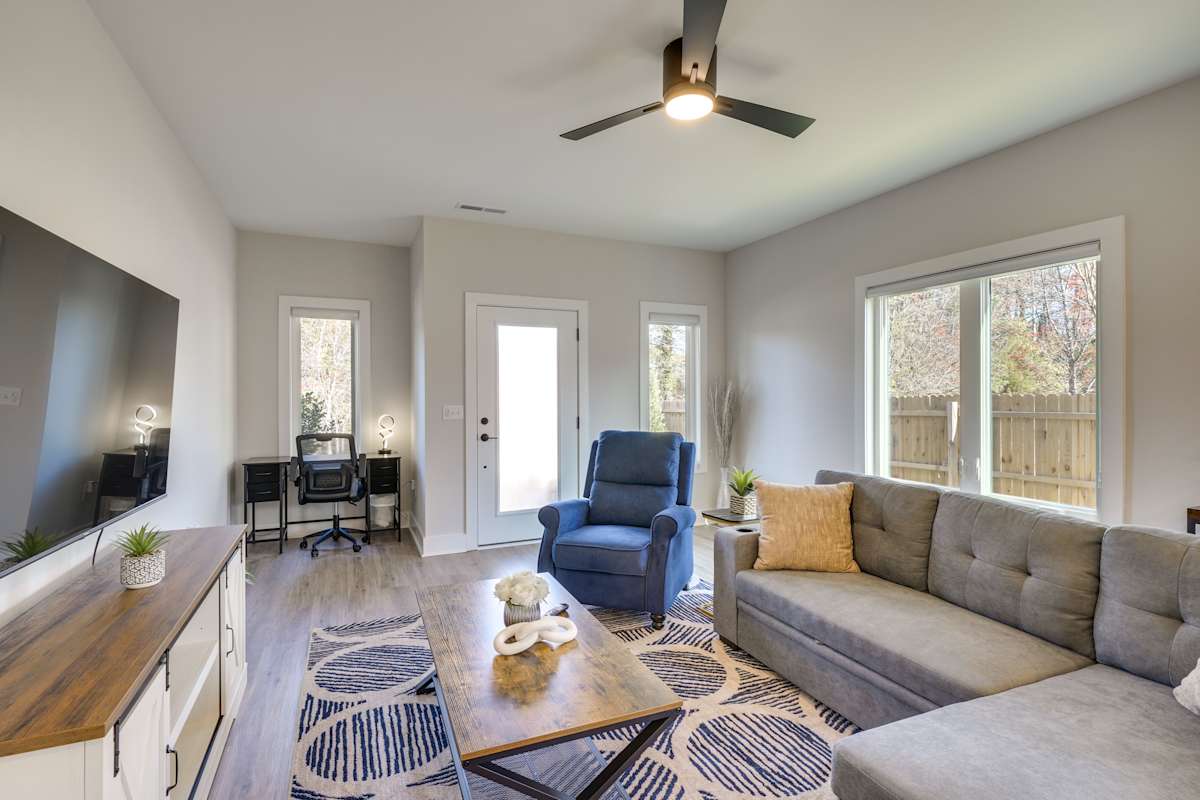 2 Mi to Duke & 3 Mi to Downtown: Durham Townhome | Evolve