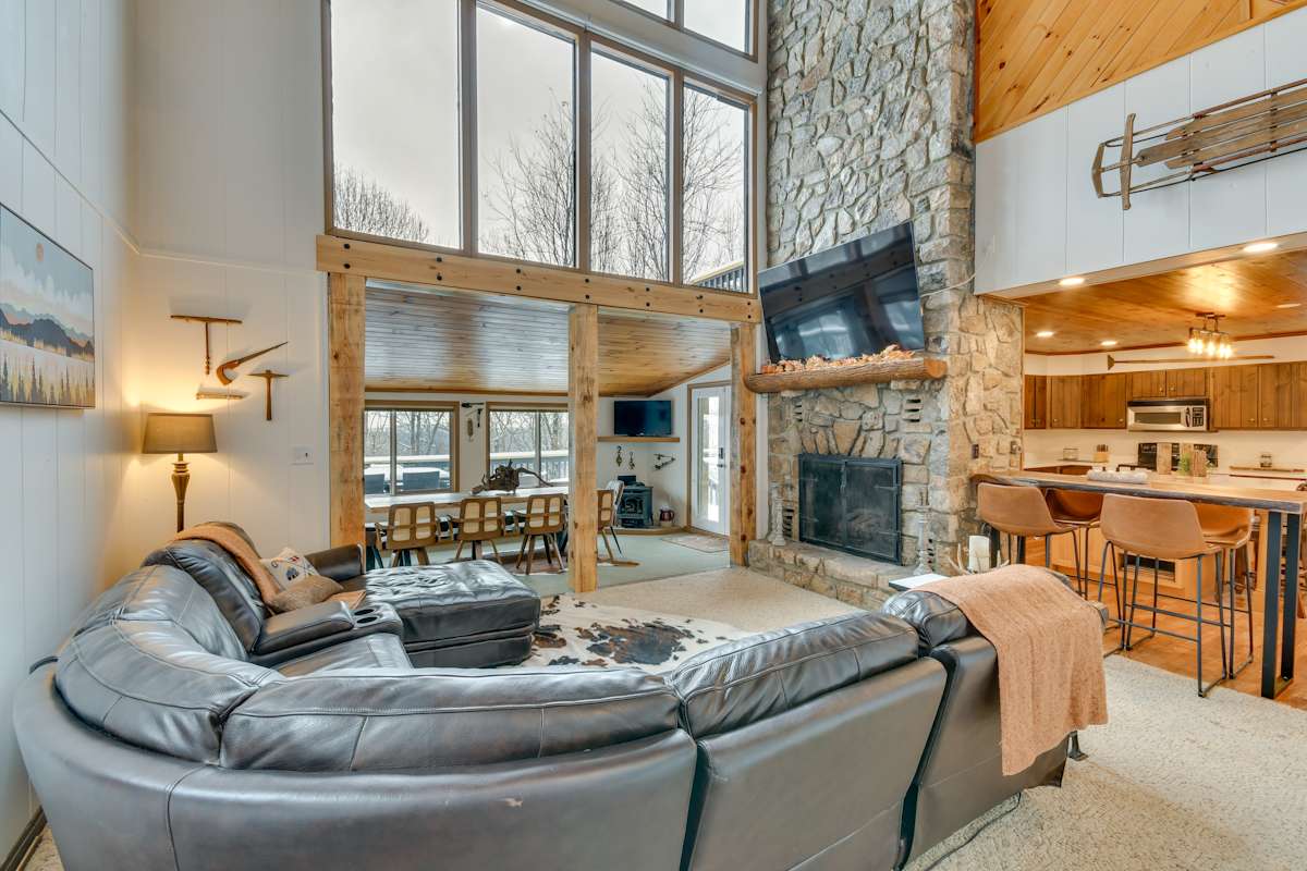 6 Mi to Skiing: Home w/ Hot Tub in Seven Devils! | Evolve