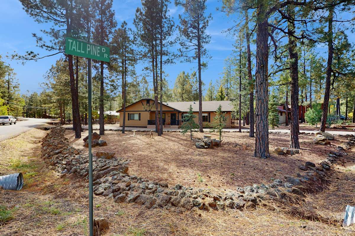 3BR Home Close to Golf, Trails, Lake, & Ski Resort - Pinetop, AZ | Evolve