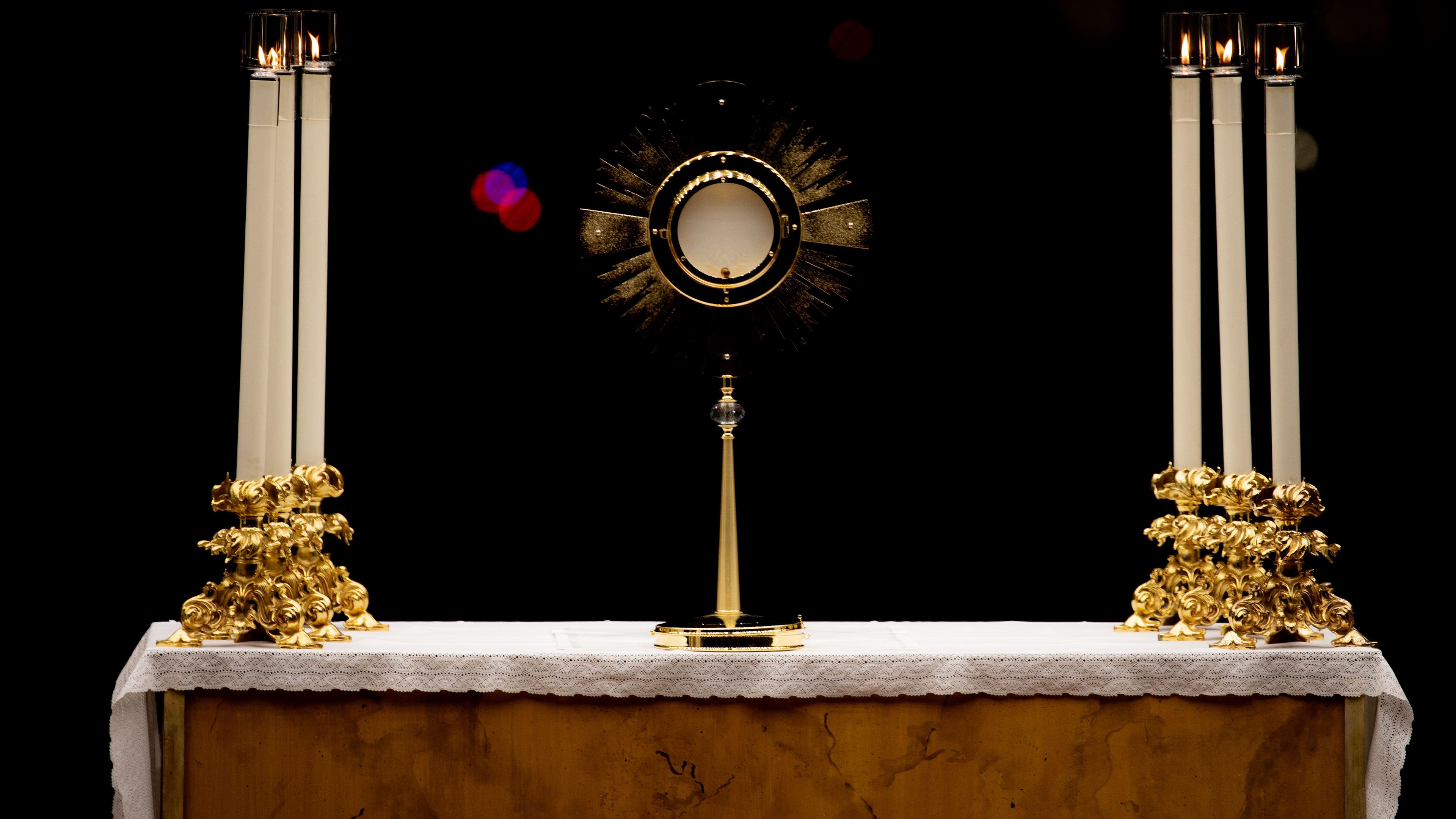 PHOTOS: Nighttime eucharistic adoration in St. Peter’s Square