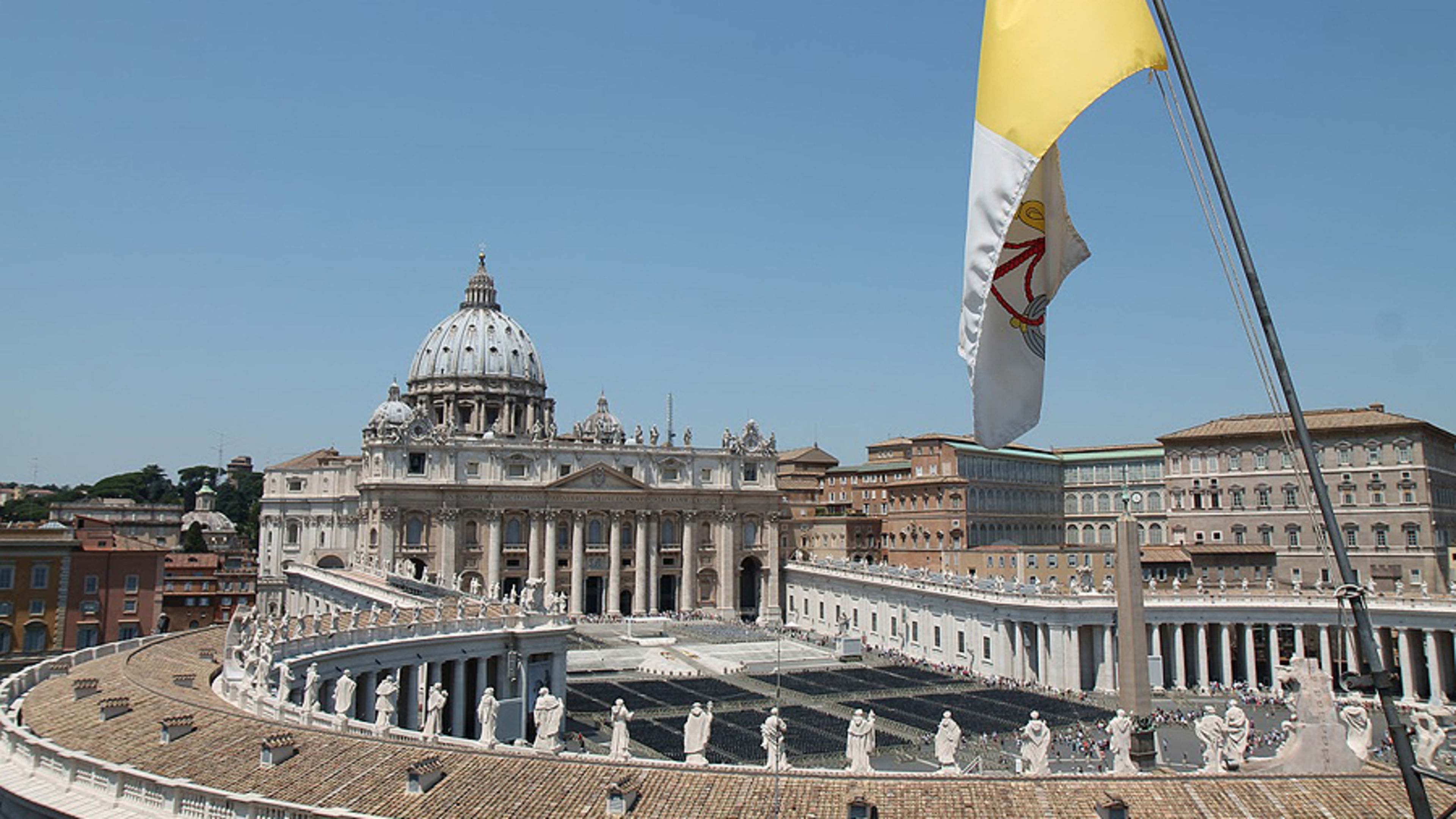 Pope Francis names lay finance expert as secretary of Vatican ‘central ...