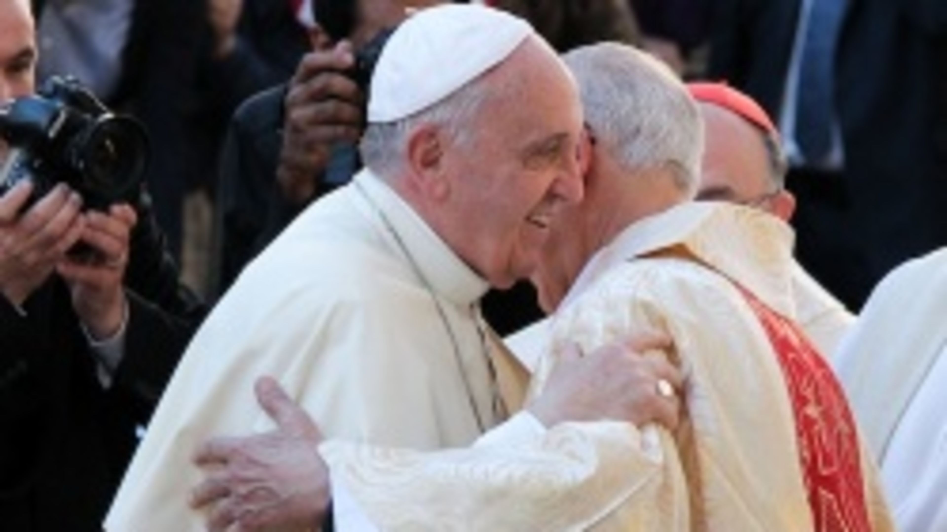 Pope receives sculpture of newly canonized 'Apostle of Brazil'