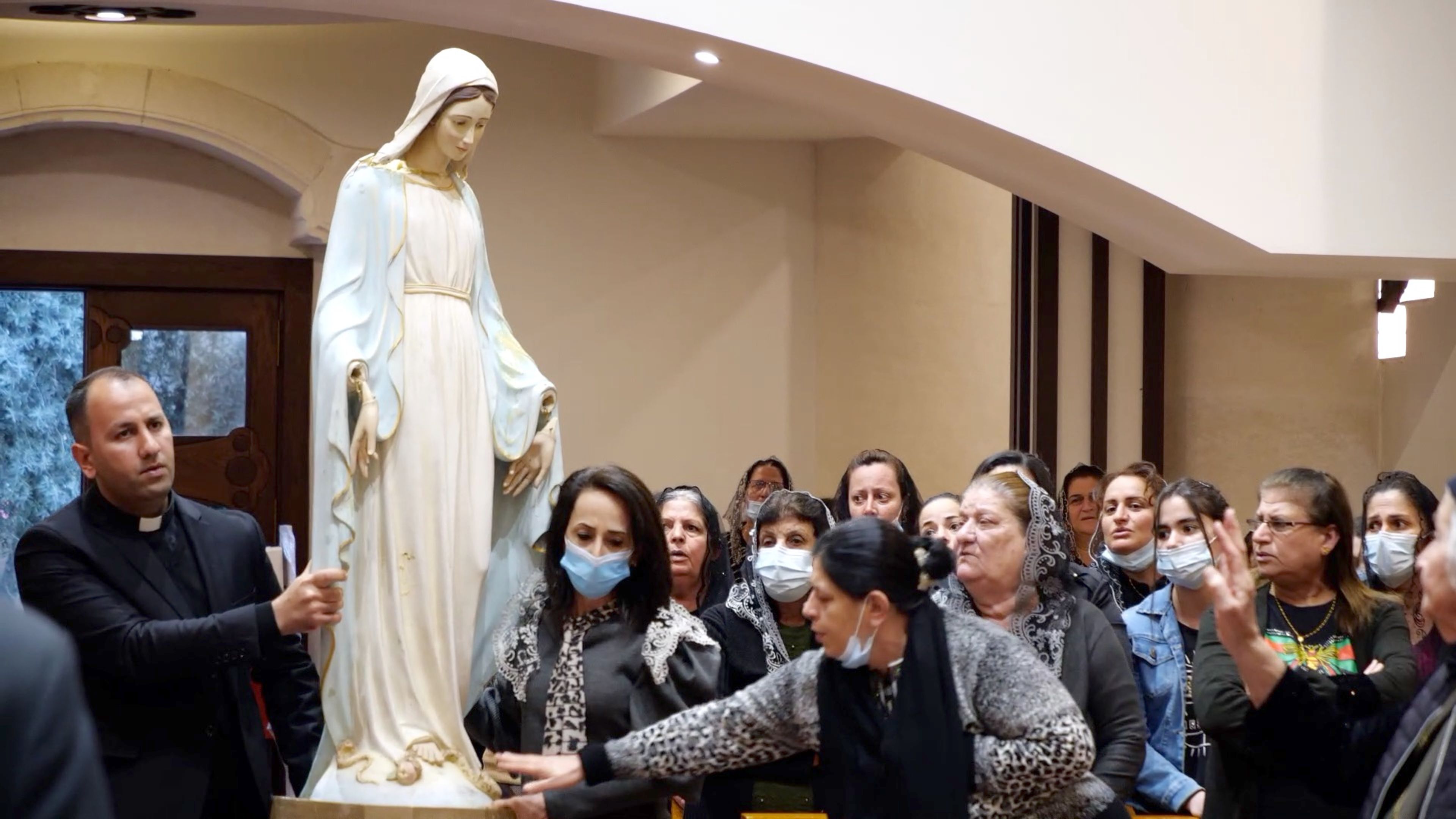 Marian statue, once desecrated by Islamic State, returns to Iraqi parish