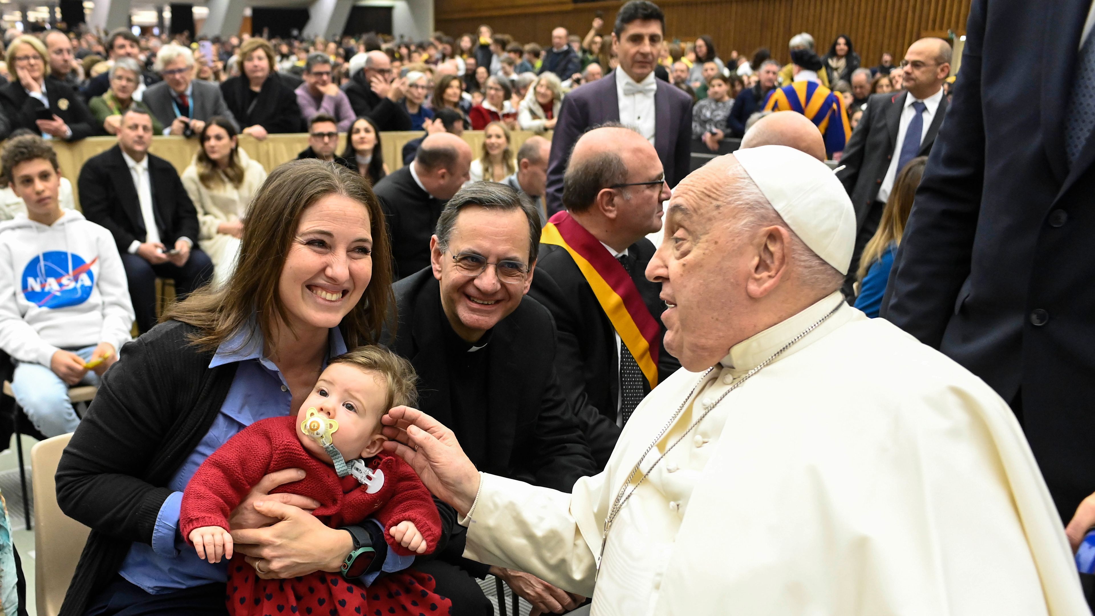 Pope Francis introduces monthly bonus for Vatican employees with large ...