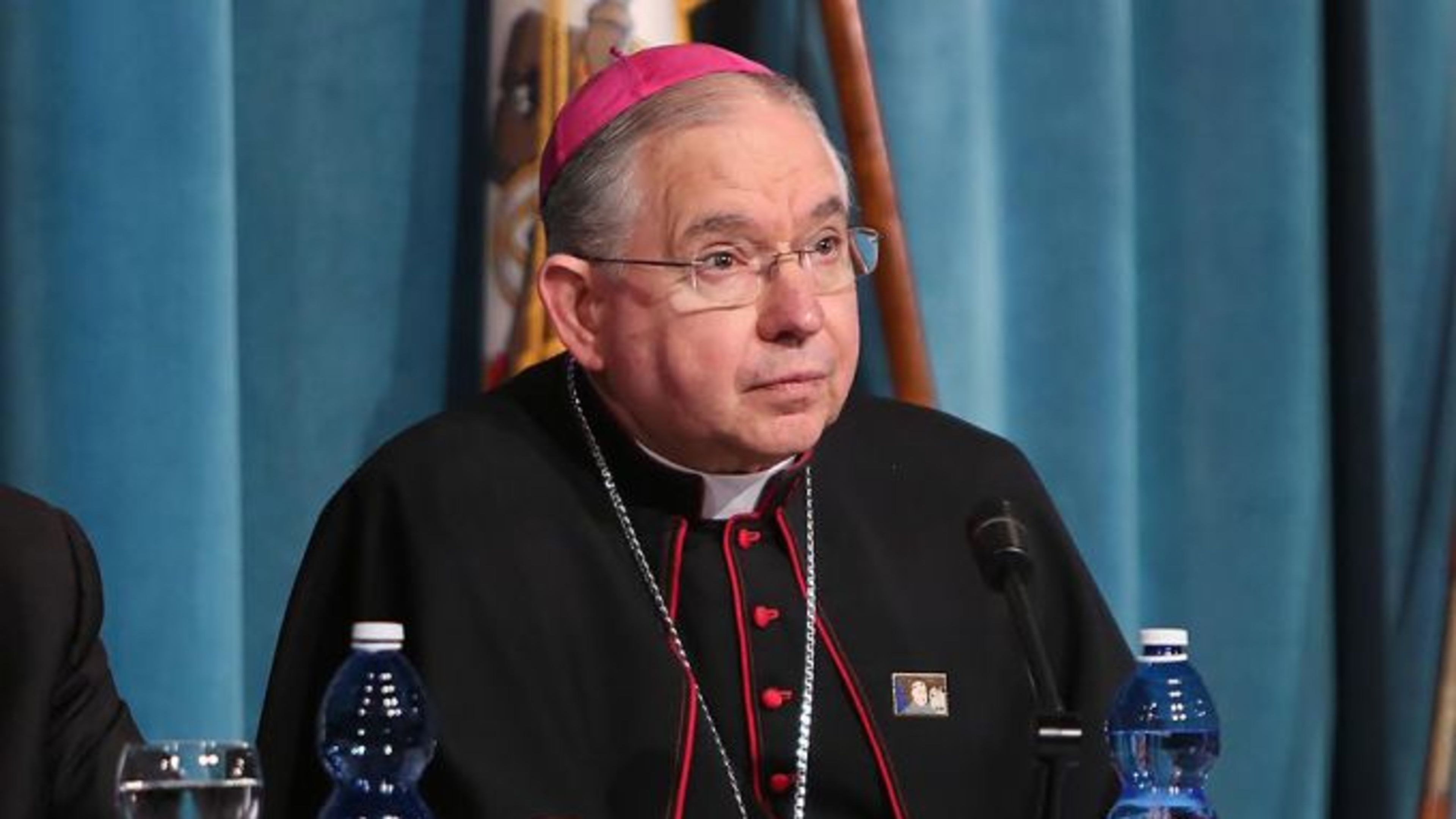 Archbishop Gómez shows openness to immigration bill to create legal ...