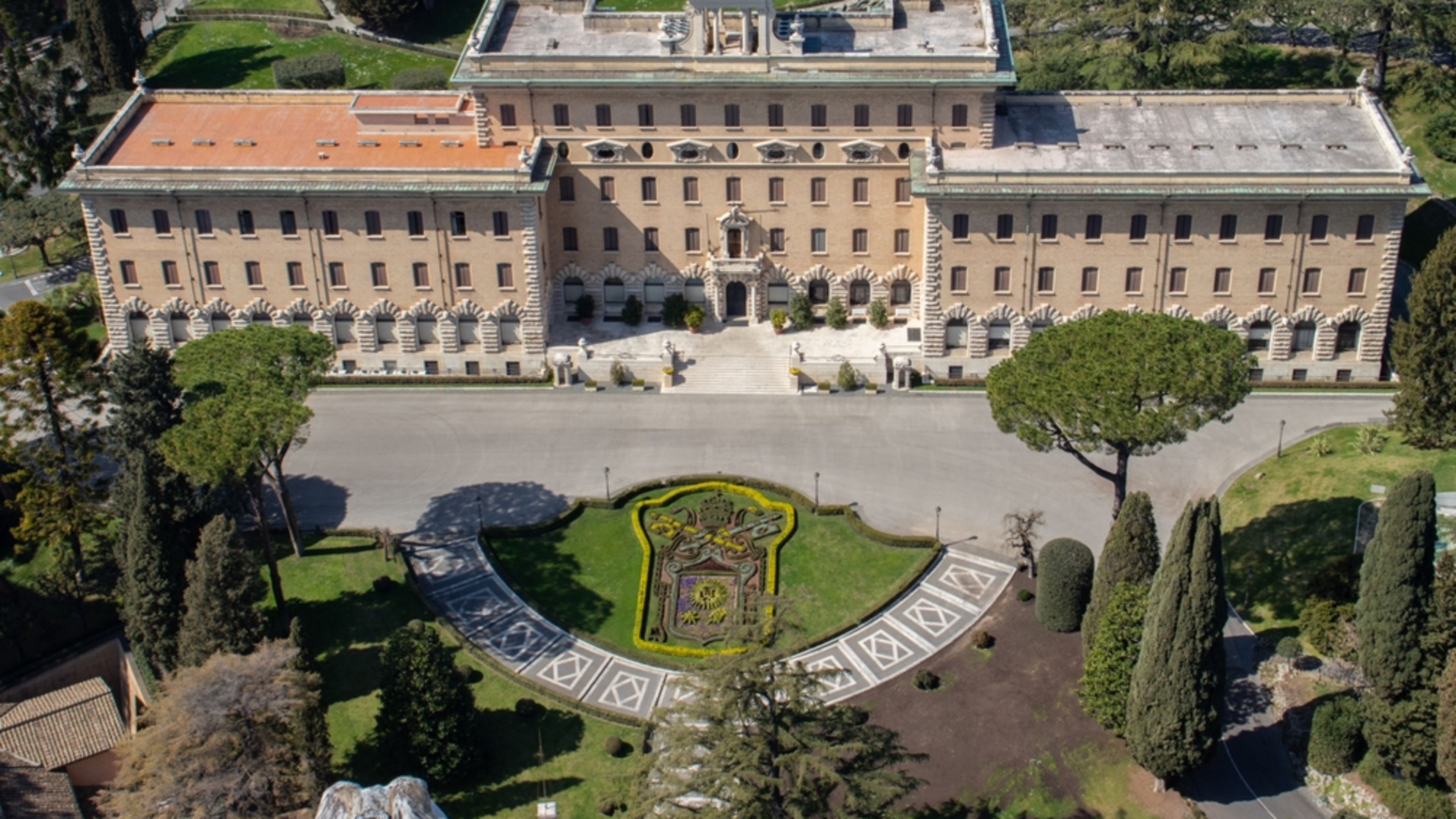 Vatican cracks down on illegal entry into its territory