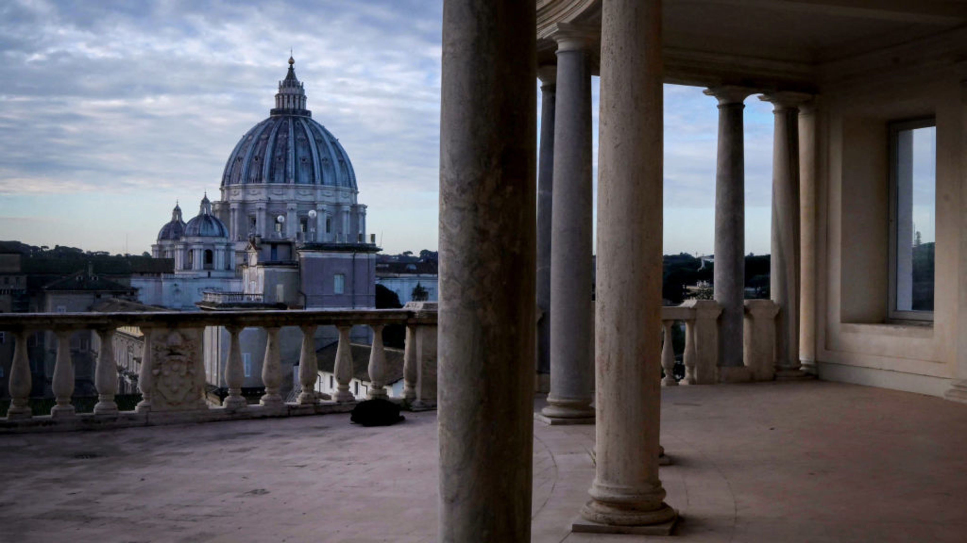 Carbon dating reveals true age of purported tunics of St. Peter and St ...