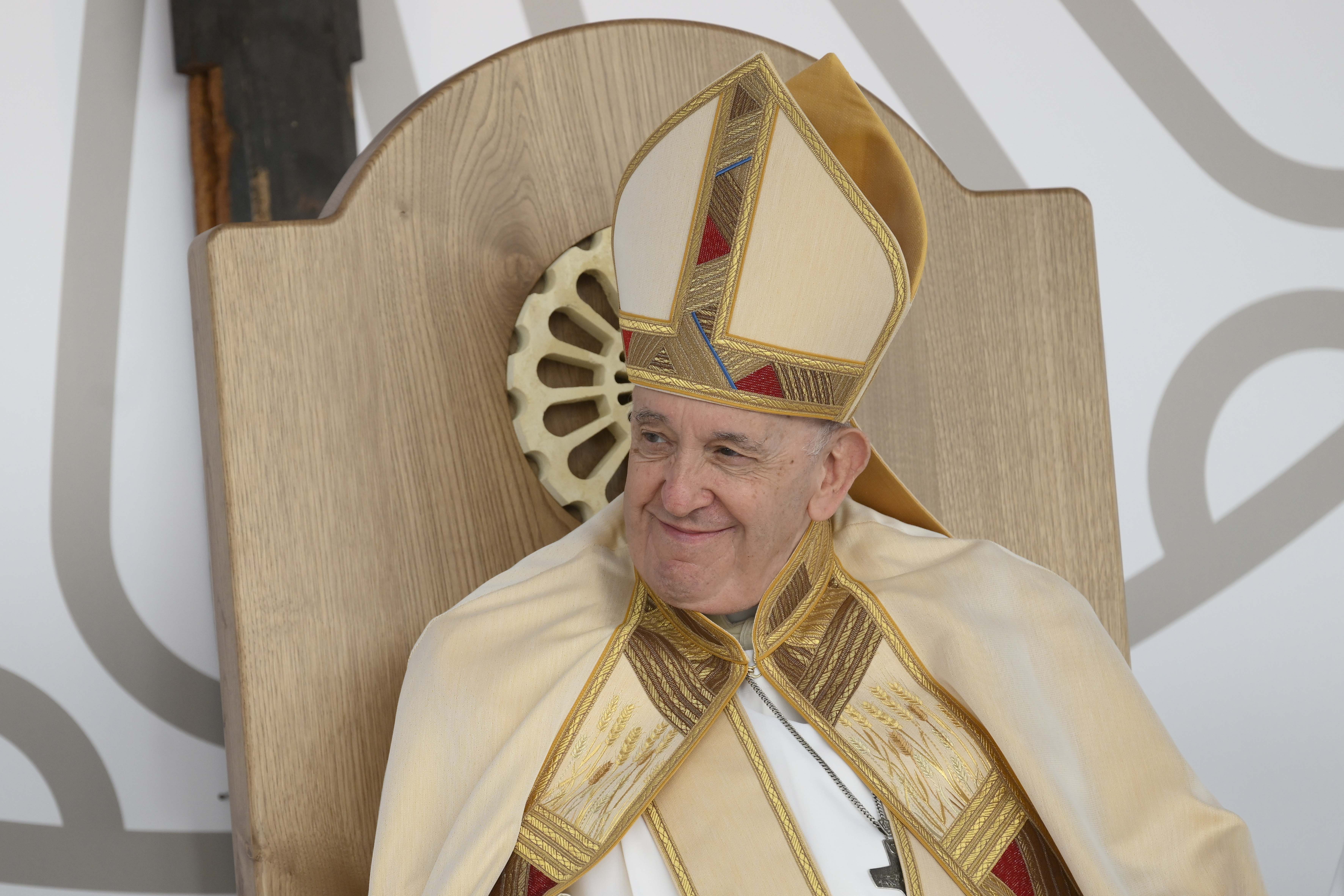 Pope Francis: The Eucharist teaches us to adore God rather than ourselves