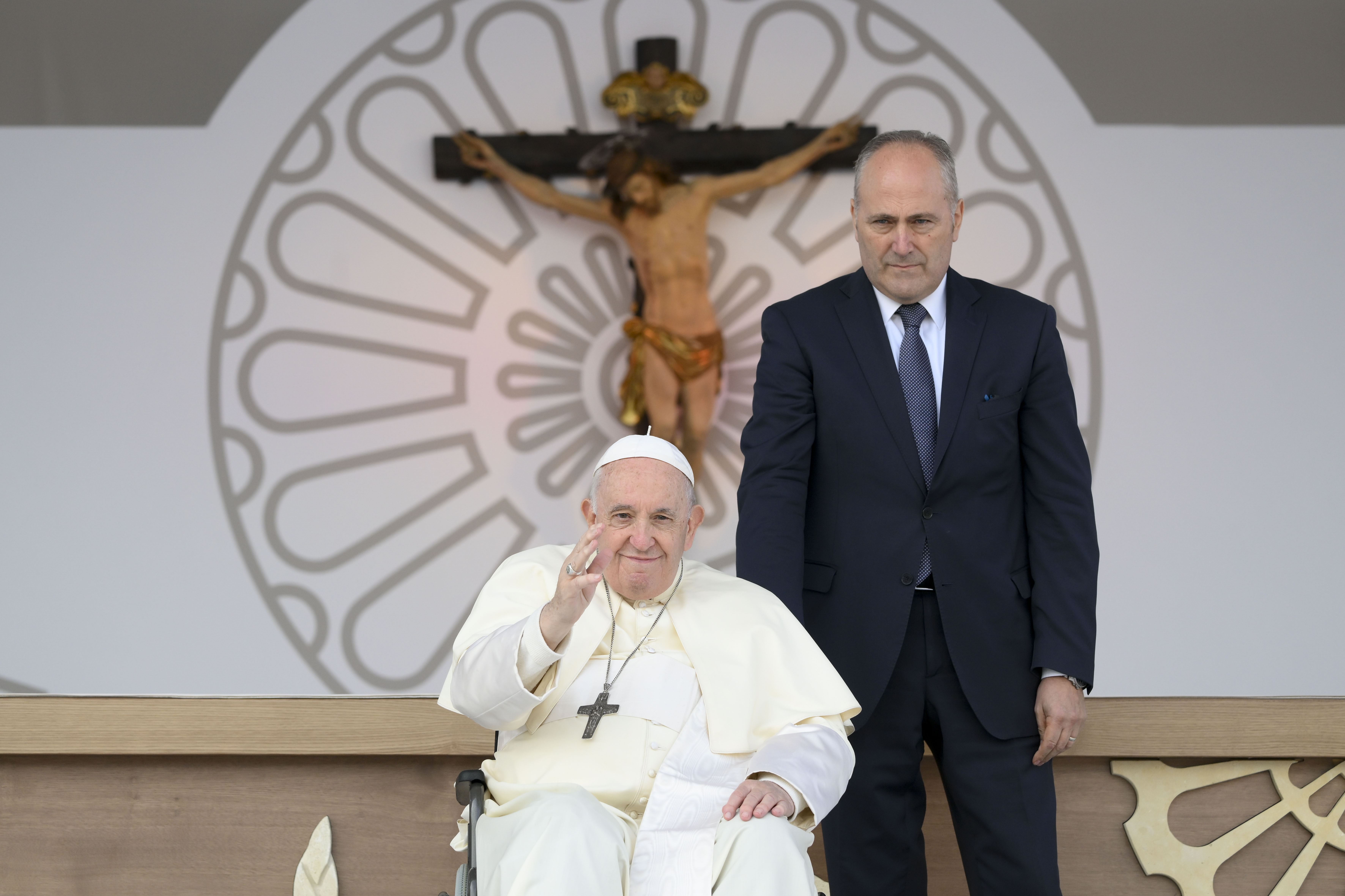 Pope Francis: The Eucharist teaches us to adore God rather than ourselves