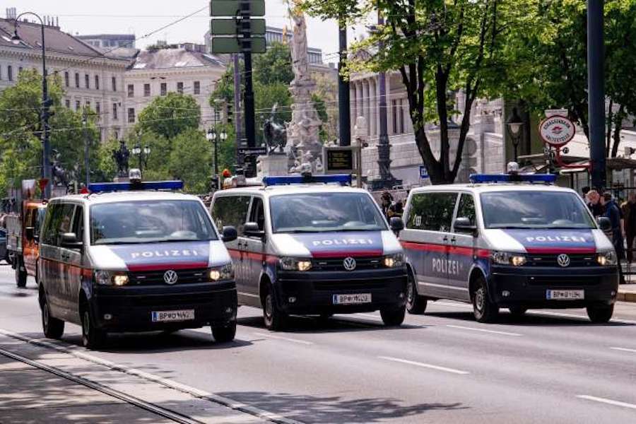 Shooting in Vienna, Austria, 'apparent terrorist attack'