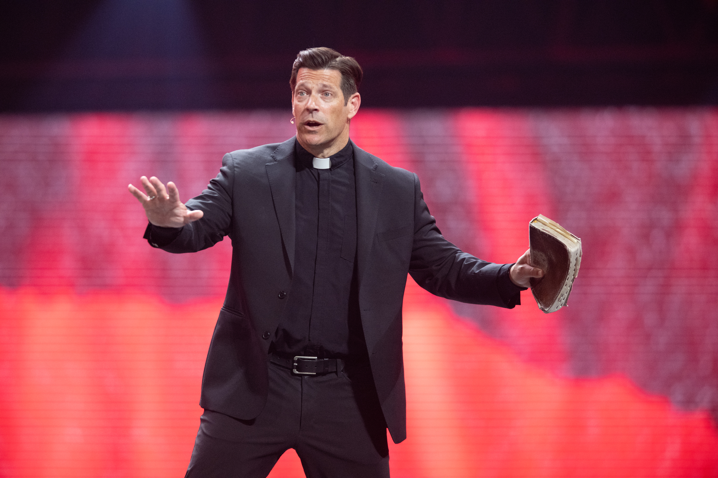 Father Mike Schmitz preaches repentance at National Eucharistic Congress