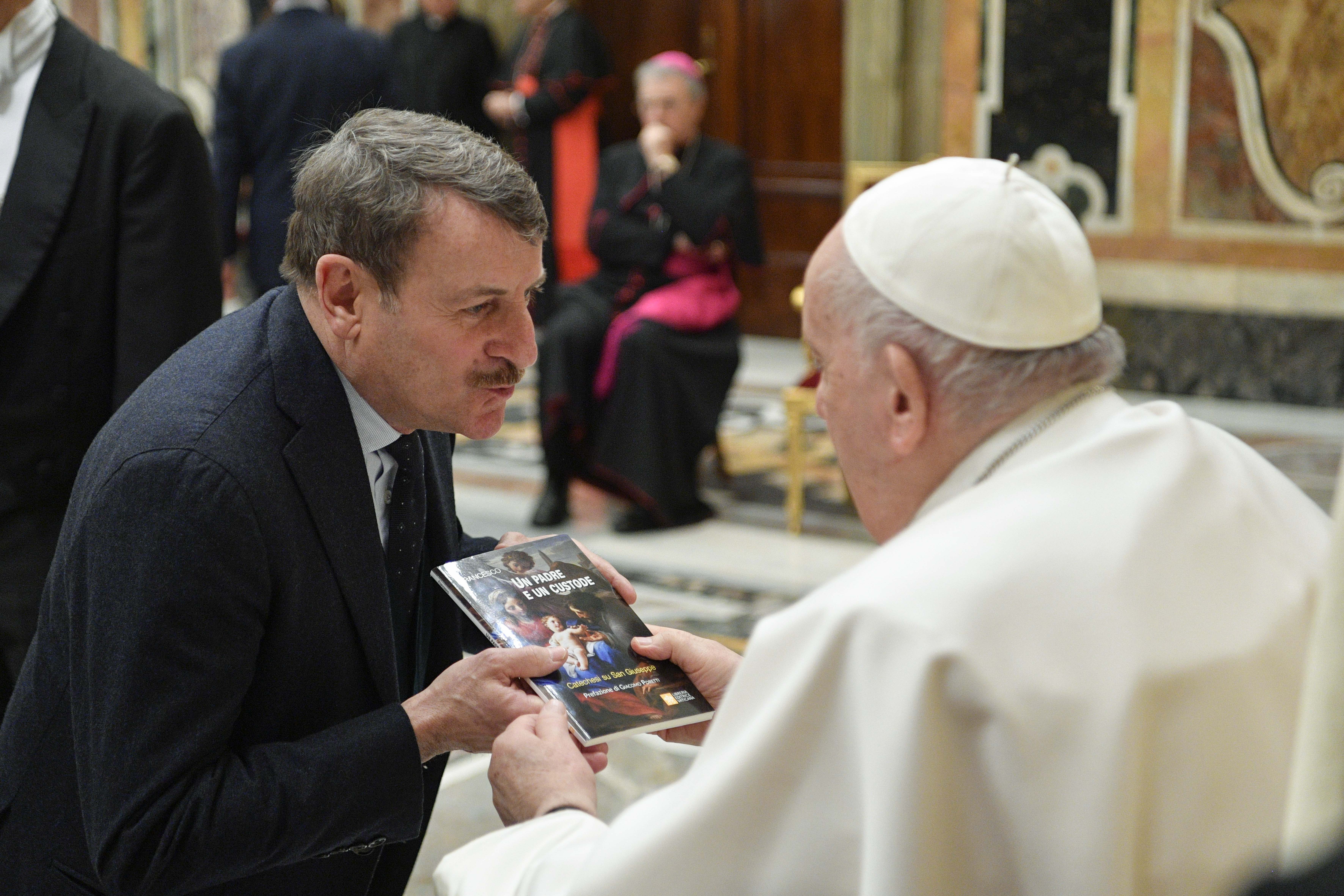 Pope Francis encourages filmmakers to ‘reawaken wonder’